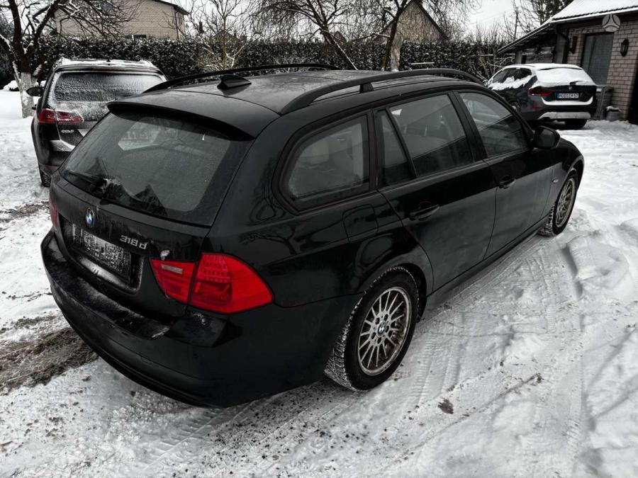 Black BMW 320 2010 in Panevezys, with an engine capacity of 2.00 L and mileage of 253 thousand km for 4399 €, photo 4 on AUTOMOTO.COM.LV