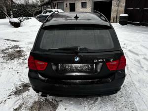 Black BMW 320 2010 in Panevezys, with an engine capacity of 2.00 L and mileage of 253 thousand km for 4399 €, photo 5 on AUTOMOTO.COM.LV