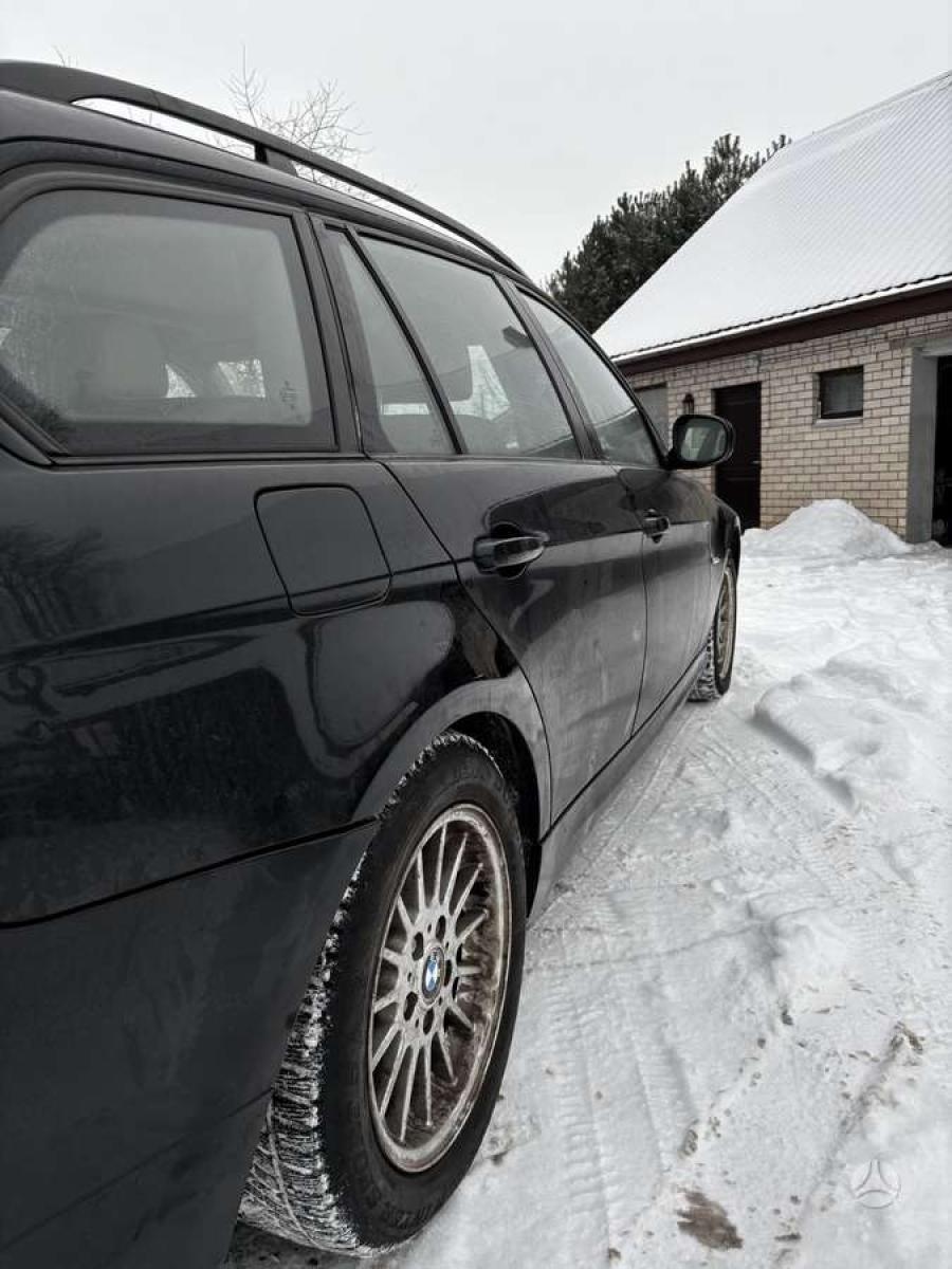 Black BMW 320 2010 in Panevezys, with an engine capacity of 2.00 L and mileage of 253 thousand km for 4399 €, photo 8 on AUTOMOTO.COM.LV