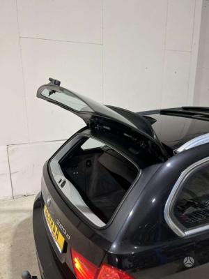 Black BMW 320 2010 in Klaipeda, with an engine capacity of 2.00 L and mileage of 392 thousand km for 4999 €, photo 12 on AUTOMOTO.COM.LV