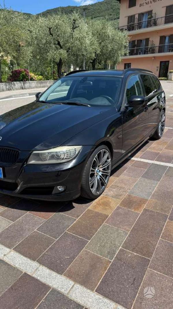 Melns BMW 320 2010 Kauņa, ar dzinēja tilpumu 2.00 L un nobraukumu 230 tūkst. km par 2400 €, foto 2 vietnē AUTOMOTO.COM.LV