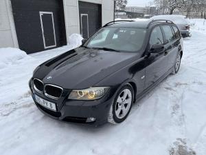 Melns BMW 320 2010 Kauņa, ar dzinēja tilpumu 2.00 L un nobraukumu 275 tūkst. km par 4500 €, foto  vietnē AUTOMOTO.COM.LV