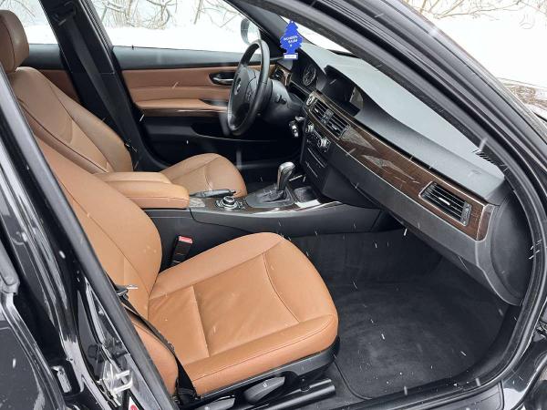 Black BMW 320 2010 in Kaunas, with an engine capacity of 2.00 L and mileage of 275 thousand km for 4500 €, photo 8 on AUTOMOTO.COM.LV