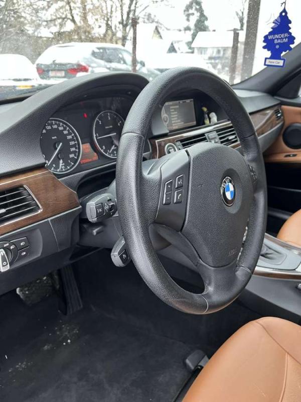 Black BMW 320 2010 in Kaunas, with an engine capacity of 2.00 L and mileage of 275 thousand km for 4500 €, photo 10 on AUTOMOTO.COM.LV