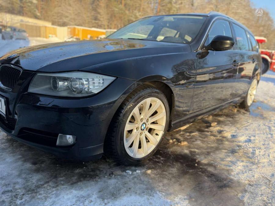 Black BMW 320 2010 in Kazlu Ruda, with an engine capacity of 2.00 L and mileage of 275 thousand km for 3950 €, photo 1 on AUTOMOTO.COM.LV