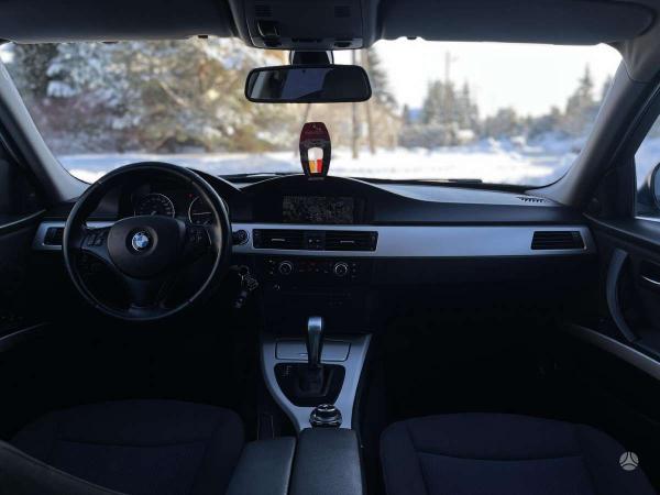 Black BMW 320 2010 in Vilnius, with an engine capacity of 2.00 L and mileage of 240 thousand km for 3950 €, photo 2 on AUTOMOTO.COM.LV