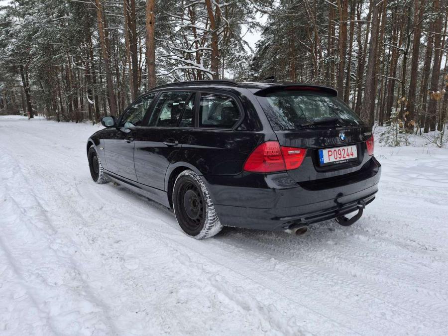 Black BMW 320 2010 in Kaunas, with an engine capacity of 2.00 L and mileage of 270 thousand km for 3950 €, photo 2 on AUTOMOTO.COM.LV