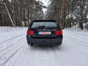 Black BMW 320 2010 in Kaunas, with an engine capacity of 2.00 L and mileage of 270 thousand km for 3950 €, photo 3 on AUTOMOTO.COM.LV