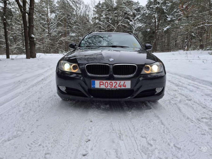 Black BMW 320 2010 in Kaunas, with an engine capacity of 2.00 L and mileage of 270 thousand km for 3950 €, photo 4 on AUTOMOTO.COM.LV