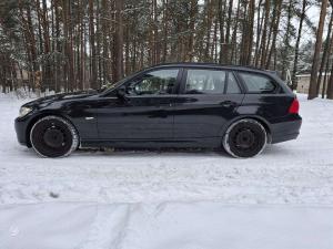 Black BMW 320 2010 in Kaunas, with an engine capacity of 2.00 L and mileage of 270 thousand km for 3950 €, photo 5 on AUTOMOTO.COM.LV