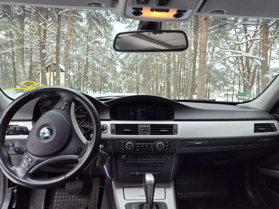 Black BMW 320 2010 in Kaunas, with an engine capacity of 2.00 L and mileage of 270 thousand km for 3950 €, photo 15 on AUTOMOTO.COM.LV