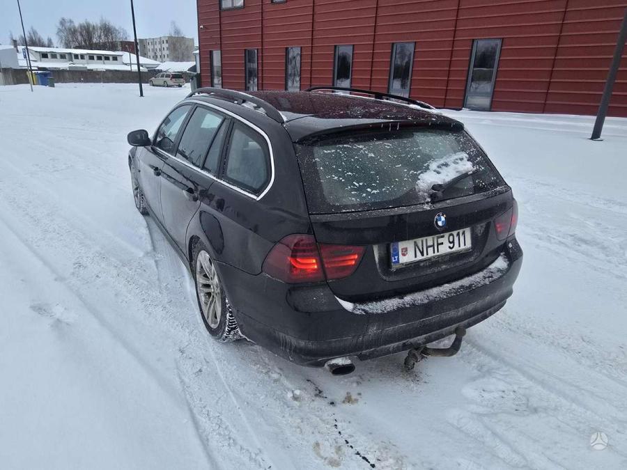 Black BMW 320 2010 in Vilkaviskis, with an engine capacity of 2.00 L and mileage of 400 thousand km for 2550 €, photo 7 on AUTOMOTO.COM.LV