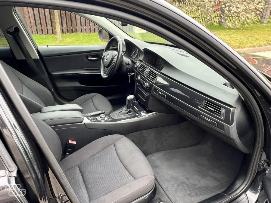 Black BMW 320 2010 in Kedainiai, with an engine capacity of 2.00 L and mileage of 259 thousand km for 4750 €, photo 16 on AUTOMOTO.COM.LV