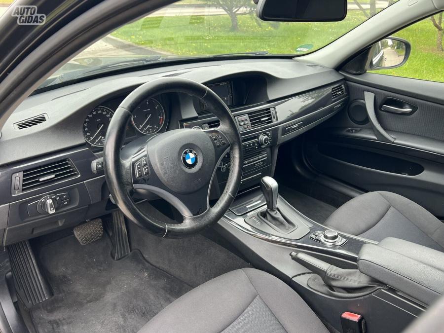 Black BMW 320 2010 in Kedainiai, with an engine capacity of 2.00 L and mileage of 259 thousand km for 4750 €, photo 17 on AUTOMOTO.COM.LV