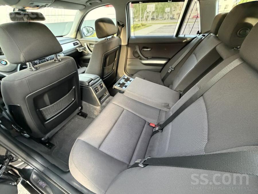 Melns BMW 320 2010 Rīga, ar dzinēja tilpumu 2.00 L un nobraukumu 258 tūkst. km par 5650 €, foto 15 vietnē AUTOMOTO.COM.LV