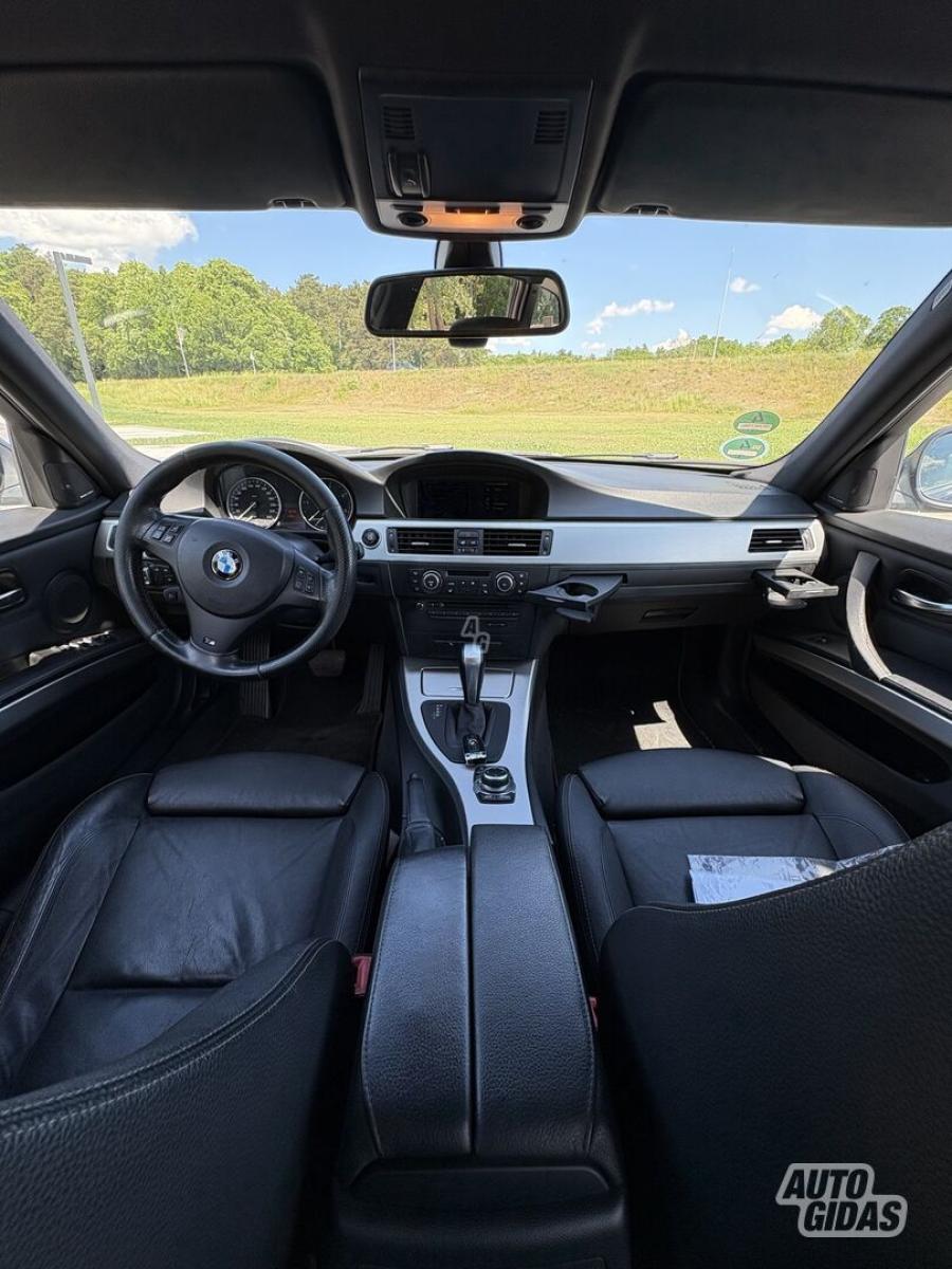 Melns BMW 320 2010 Jurbarkas, ar dzinēja tilpumu 2.00 L un nobraukumu 318 tūkst. km par 5100 €, foto 5 vietnē AUTOMOTO.COM.LV