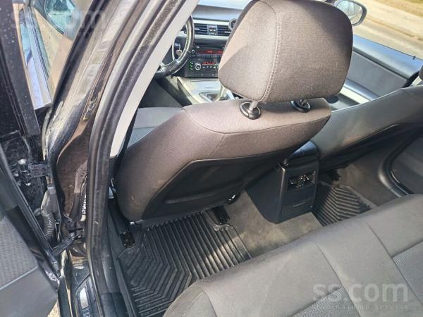 Melns BMW 320 2010 Rēzekne, ar dzinēja tilpumu 2.00 L un nobraukumu 368 tūkst. km par 3250 €, foto 5 vietnē AUTOMOTO.COM.LV