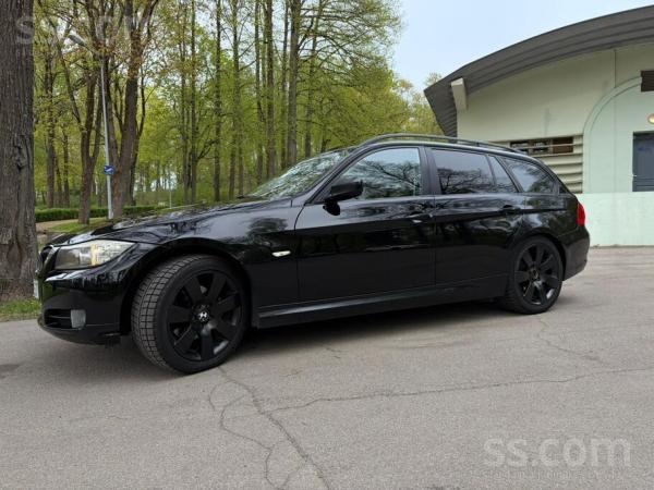 Black BMW 320 2010 in Riga, with an engine capacity of 2.00 L and mileage of 252 thousand km for 4599 €, photo 1 on AUTOMOTO.COM.LV