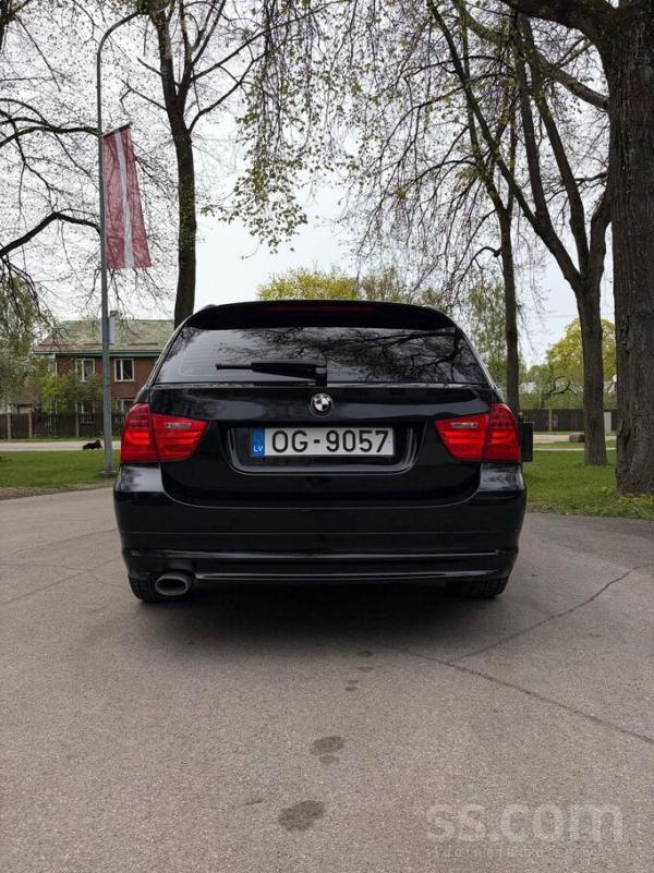 Black BMW 320 2010 in Riga, with an engine capacity of 2.00 L and mileage of 252 thousand km for 4599 €, photo 4 on AUTOMOTO.COM.LV