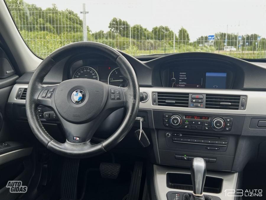 Melns BMW 320 2010 Tauragė, ar dzinēja tilpumu 2.00 L un nobraukumu 353 tūkst. km par 4200 €, foto 12 vietnē AUTOMOTO.COM.LV