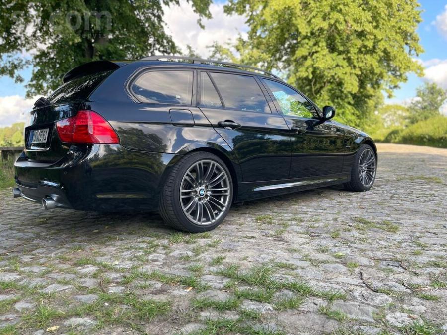 Black BMW 320 2010 in Riga, with an engine capacity of 2.00 L and mileage of 300 thousand km for 5350 €, photo 3 on AUTOMOTO.COM.LV