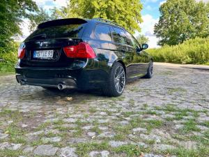 Black BMW 320 2010 in Riga, with an engine capacity of 2.00 L and mileage of 300 thousand km for 5350 €, photo 4 on AUTOMOTO.COM.LV