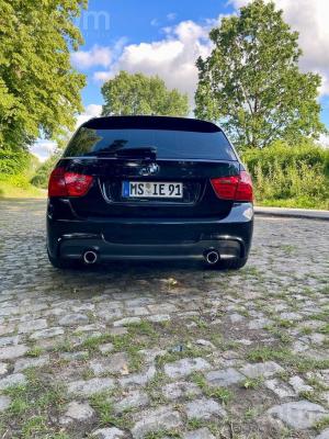 Black BMW 320 2010 in Riga, with an engine capacity of 2.00 L and mileage of 300 thousand km for 5350 €, photo 5 on AUTOMOTO.COM.LV