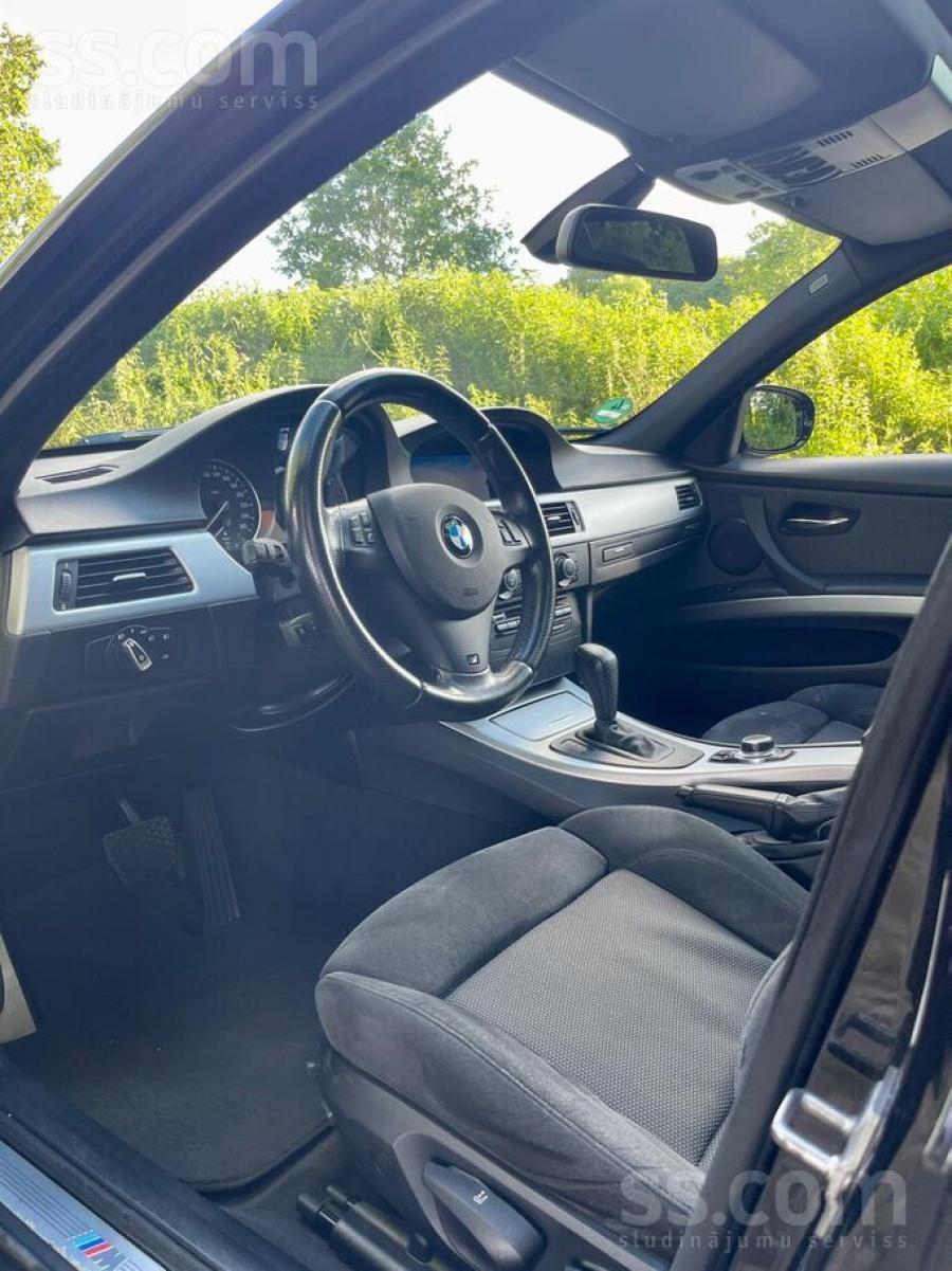 Black BMW 320 2010 in Riga, with an engine capacity of 2.00 L and mileage of 300 thousand km for 5350 €, photo 8 on AUTOMOTO.COM.LV