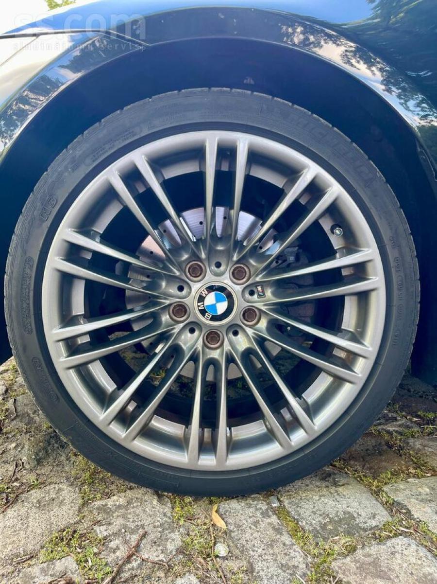 Black BMW 320 2010 in Riga, with an engine capacity of 2.00 L and mileage of 300 thousand km for 5350 €, photo 9 on AUTOMOTO.COM.LV
