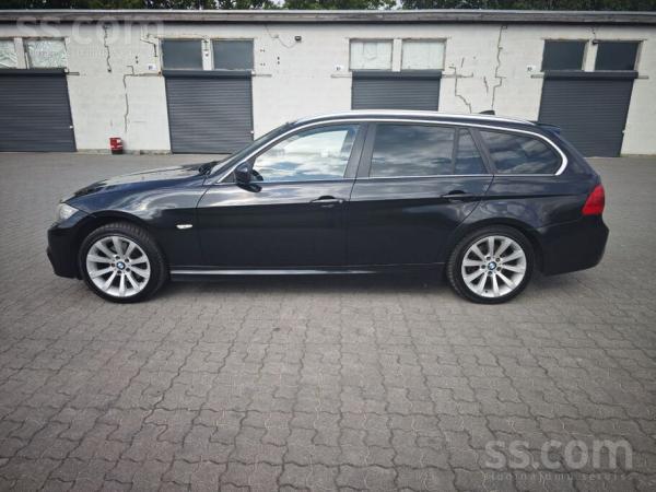 Black BMW 320 2010 in Riga, with an engine capacity of 2.00 L and mileage of 325 thousand km for 4500 €, photo 4 on AUTOMOTO.COM.LV