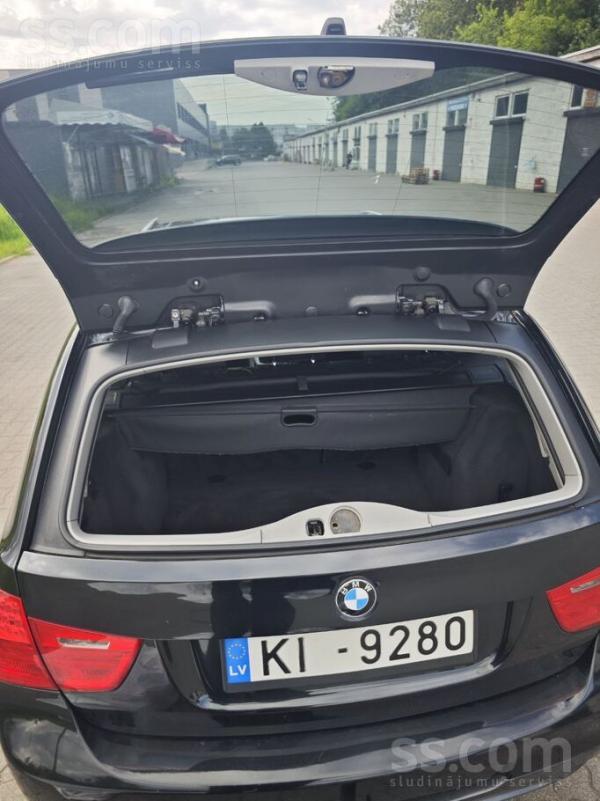Black BMW 320 2010 in Riga, with an engine capacity of 2.00 L and mileage of 325 thousand km for 4500 €, photo 9 on AUTOMOTO.COM.LV