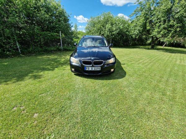 Black BMW 320 2010 in Panevezys, with an engine capacity of 2.00 L and mileage of 320 thousand km for 3150 €, photo 3 on AUTOMOTO.COM.LV