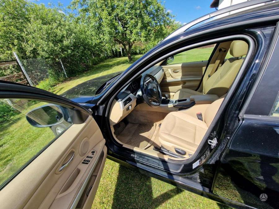 Melns BMW 320 2010 Panevēža, ar dzinēja tilpumu 2.00 L un nobraukumu 320 tūkst. km par 3150 €, foto 10 vietnē AUTOMOTO.COM.LV