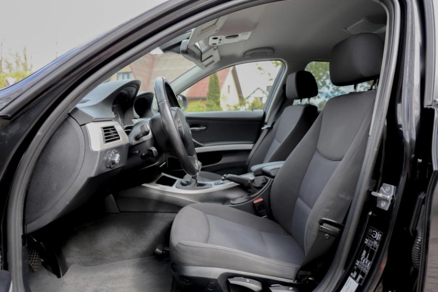 Melns BMW 320 2010 Rīga, ar dzinēja tilpumu 2.00 L un nobraukumu 180 tūkst. km par 5650 €, foto 10 vietnē AUTOMOTO.COM.LV