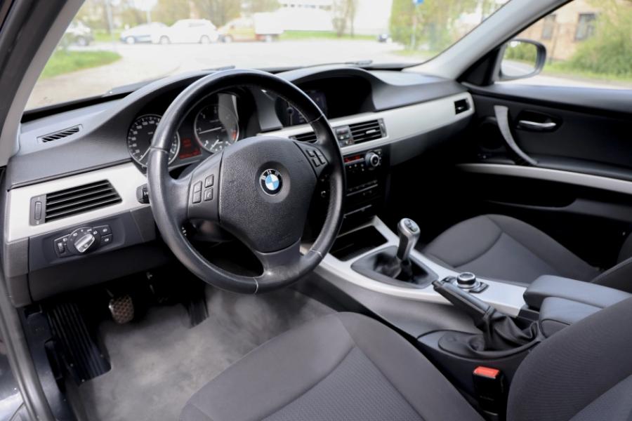 Melns BMW 320 2010 Rīga, ar dzinēja tilpumu 2.00 L un nobraukumu 180 tūkst. km par 5650 €, foto 11 vietnē AUTOMOTO.COM.LV