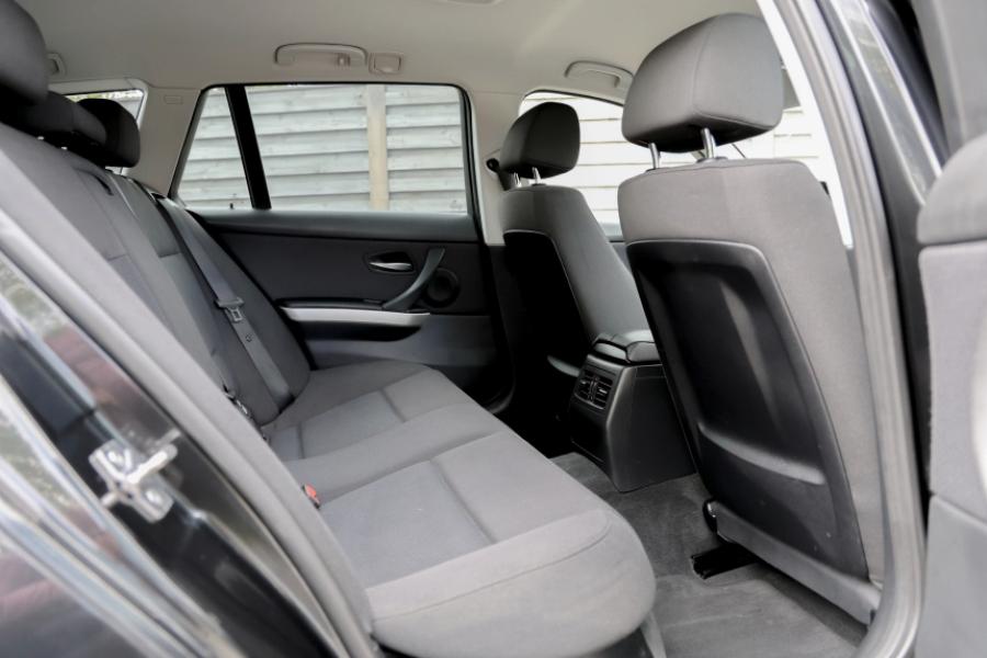Melns BMW 320 2010 Rīga, ar dzinēja tilpumu 2.00 L un nobraukumu 180 tūkst. km par 5650 €, foto 14 vietnē AUTOMOTO.COM.LV