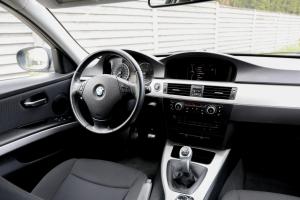 Melns BMW 320 2010 Rīga, ar dzinēja tilpumu 2.00 L un nobraukumu 180 tūkst. km par 5650 €, foto 17 vietnē AUTOMOTO.COM.LV