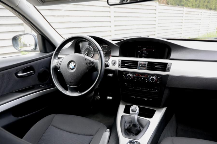 Melns BMW 320 2010 Rīga, ar dzinēja tilpumu 2.00 L un nobraukumu 180 tūkst. km par 5650 €, foto 17 vietnē AUTOMOTO.COM.LV