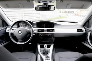 Melns BMW 320 2010 Rīga, ar dzinēja tilpumu 2.00 L un nobraukumu 180 tūkst. km par 5650 €, foto 19 vietnē AUTOMOTO.COM.LV