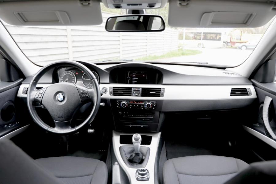 Melns BMW 320 2010 Rīga, ar dzinēja tilpumu 2.00 L un nobraukumu 180 tūkst. km par 5650 €, foto 19 vietnē AUTOMOTO.COM.LV