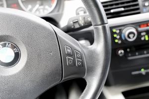 Melns BMW 320 2010 Rīga, ar dzinēja tilpumu 2.00 L un nobraukumu 180 tūkst. km par 5650 €, foto 29 vietnē AUTOMOTO.COM.LV