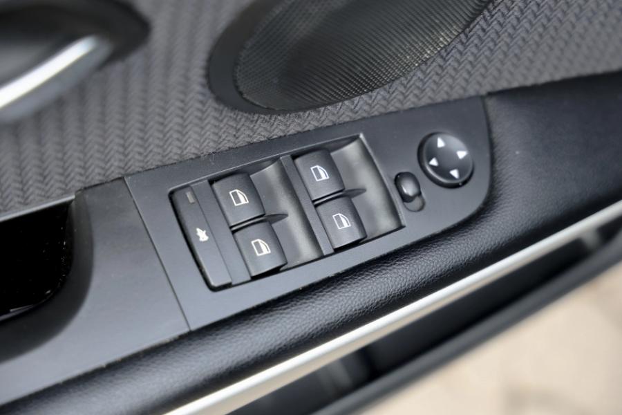 Melns BMW 320 2010 Rīga, ar dzinēja tilpumu 2.00 L un nobraukumu 180 tūkst. km par 5650 €, foto 32 vietnē AUTOMOTO.COM.LV