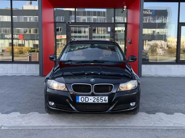 Black BMW 320 2010 in Riga, with an engine capacity of 2.00 L and mileage of 280 thousand km for 4999 €, photo 3 on AUTOMOTO.COM.LV