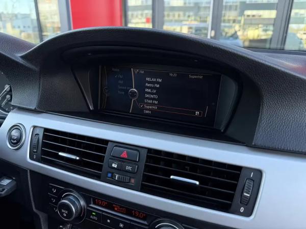 Black BMW 320 2010 in Riga, with an engine capacity of 2.00 L and mileage of 280 thousand km for 4999 €, photo 9 on AUTOMOTO.COM.LV
