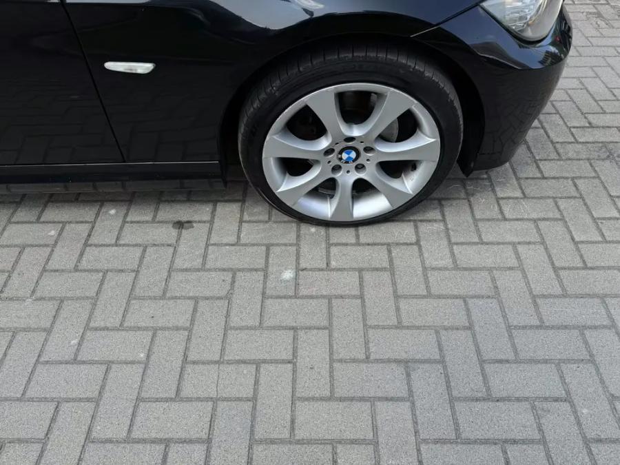 Melns BMW 320 2010 Rīga, ar dzinēja tilpumu 2.00 L un nobraukumu 298 tūkst. km par 3990 €, foto 14 vietnē AUTOMOTO.COM.LV