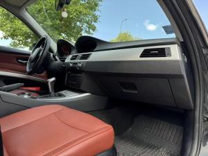 Melns BMW 320 2010 Rīga, ar dzinēja tilpumu 2.00 L un nobraukumu 298 tūkst. km par 3990 €, foto 15 vietnē AUTOMOTO.COM.LV