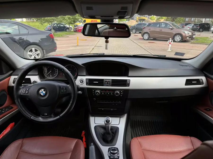 Melns BMW 320 2010 Rīga, ar dzinēja tilpumu 2.00 L un nobraukumu 298 tūkst. km par 3990 €, foto 16 vietnē AUTOMOTO.COM.LV