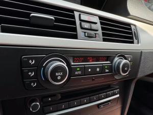 Melns BMW 320 2010 Rīga, ar dzinēja tilpumu 2.00 L un nobraukumu 298 tūkst. km par 3990 €, foto 26 vietnē AUTOMOTO.COM.LV