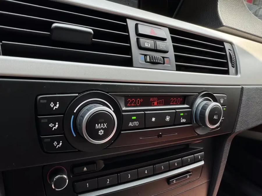 Melns BMW 320 2010 Rīga, ar dzinēja tilpumu 2.00 L un nobraukumu 298 tūkst. km par 3990 €, foto 26 vietnē AUTOMOTO.COM.LV