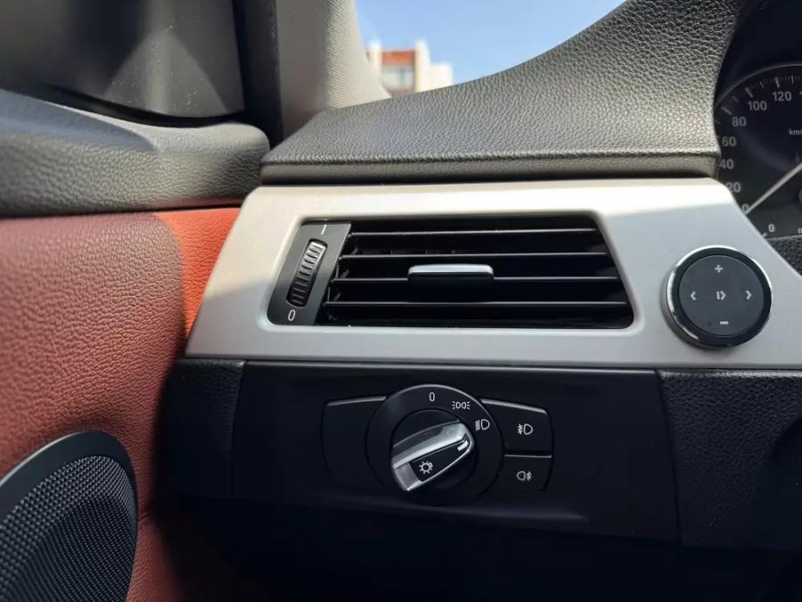 Melns BMW 320 2010 Rīga, ar dzinēja tilpumu 2.00 L un nobraukumu 298 tūkst. km par 3990 €, foto 31 vietnē AUTOMOTO.COM.LV